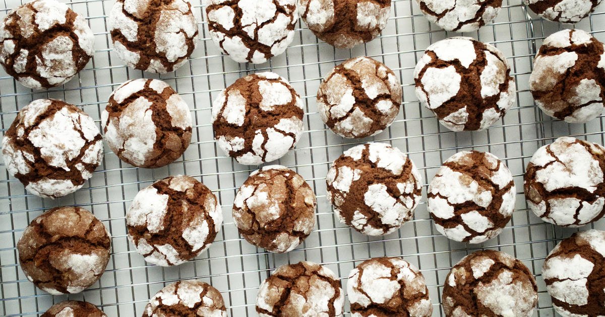 Stunning Chocolate Crackle Cookies Recipe